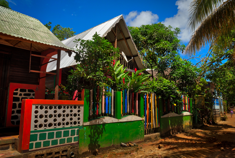Elogeo - Madagascar :: Sites - Maison des crayons de couleur d'Agniribe ...